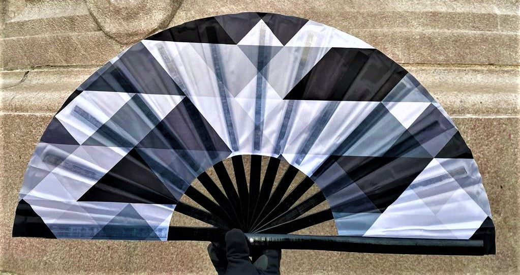 Checkerboard Triangle Fan – PinStopShop